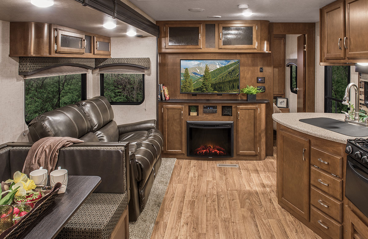 2017 SportTrek ST322VBH Travel Trailer | Venture RV