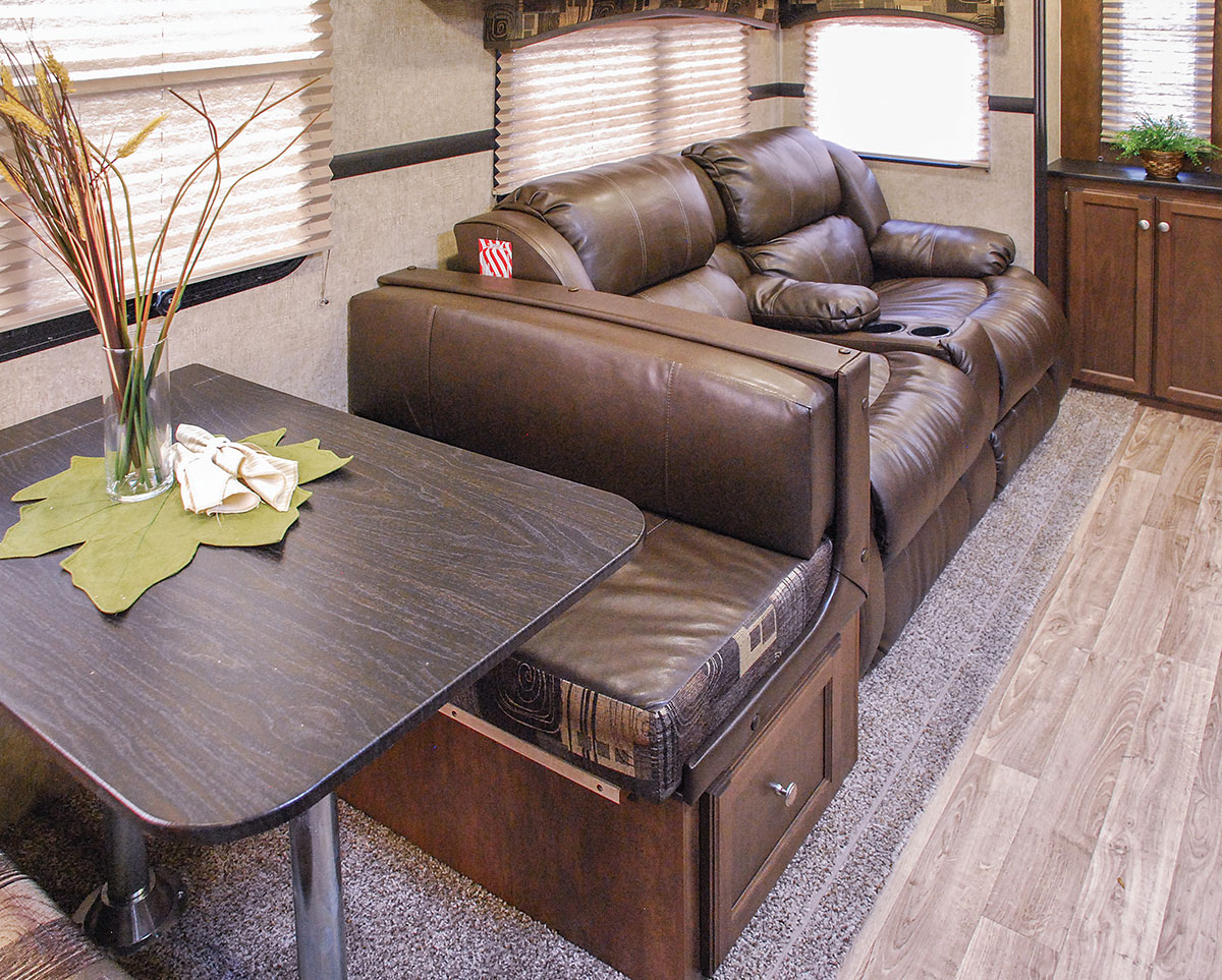 2017 SportTrek Touring Edition STT334VRE Travel Trailer | Venture RV