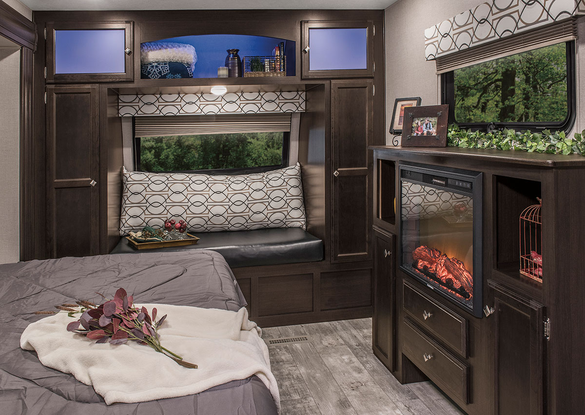 2018 SportTrek Touring STT302VRB Travel Trailer | Venture RV