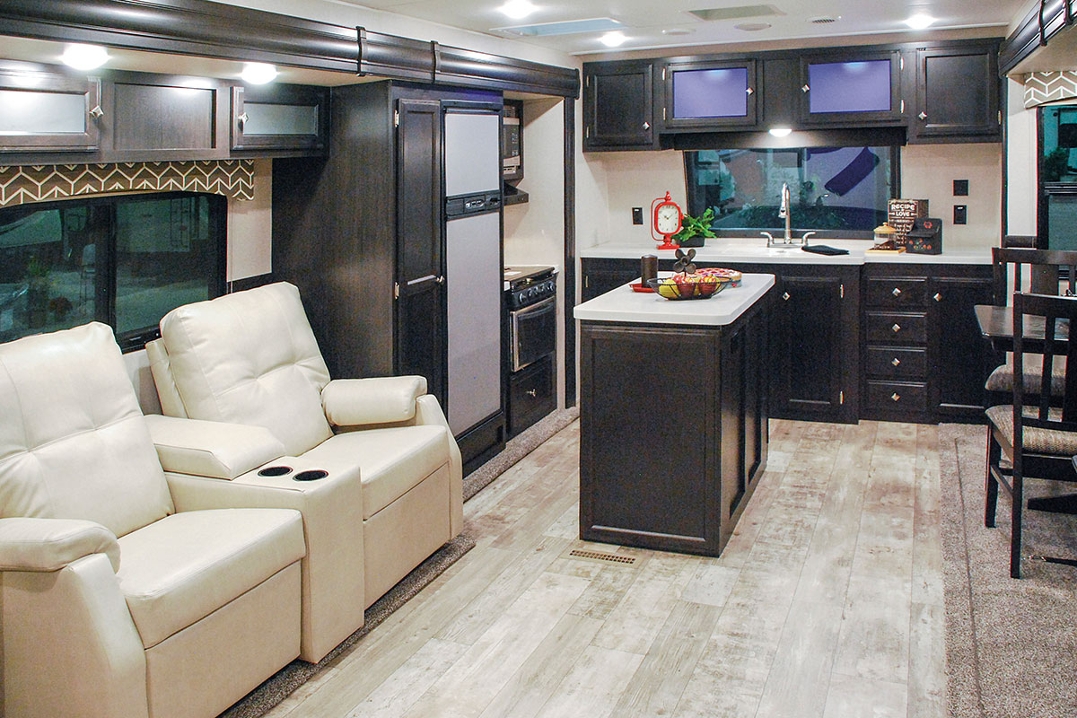 2018 SportTrek Touring STT333VFK Travel Trailer | Venture RV