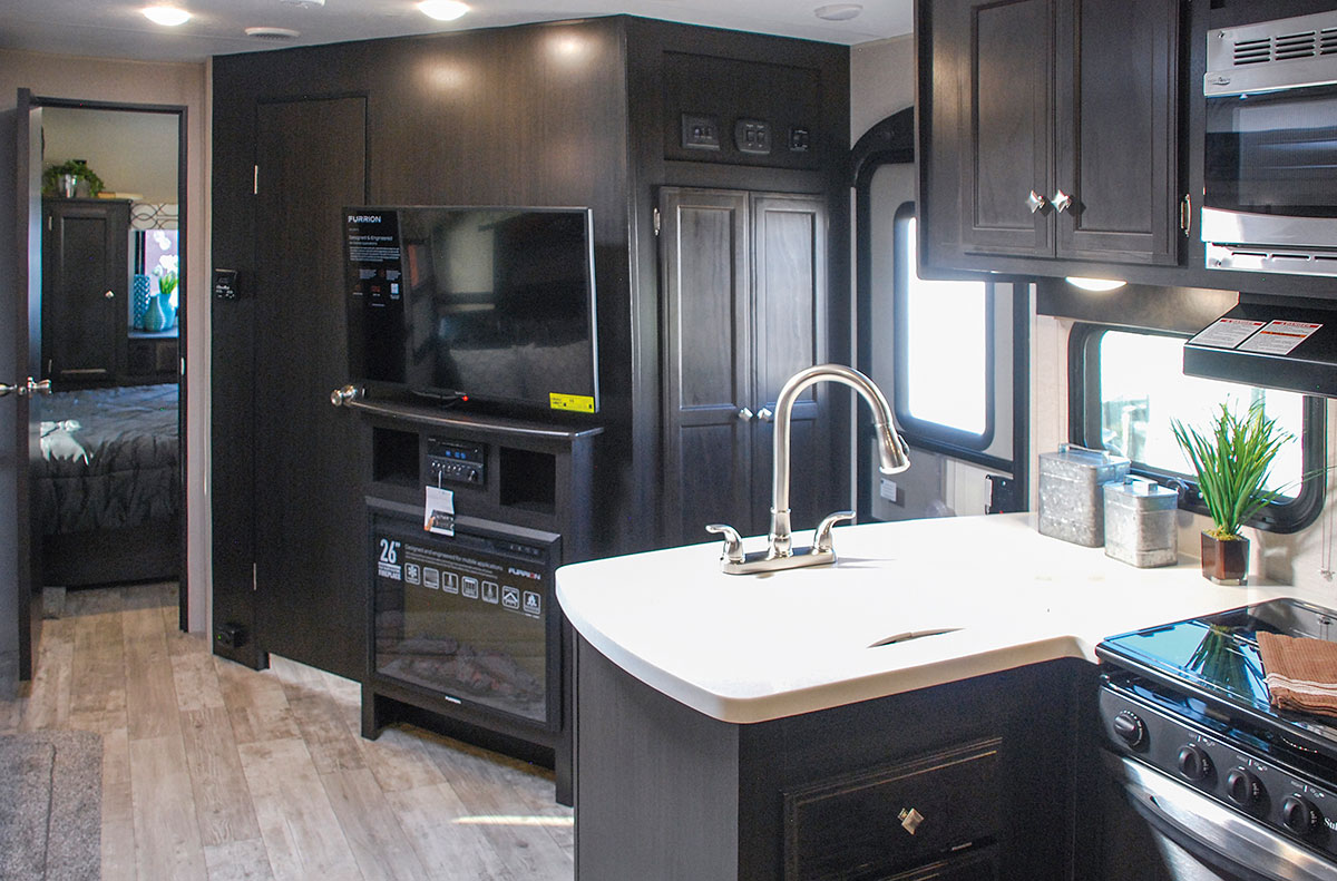 2018 SportTrek Touring STT343VBH Travel Trailer | Venture RV