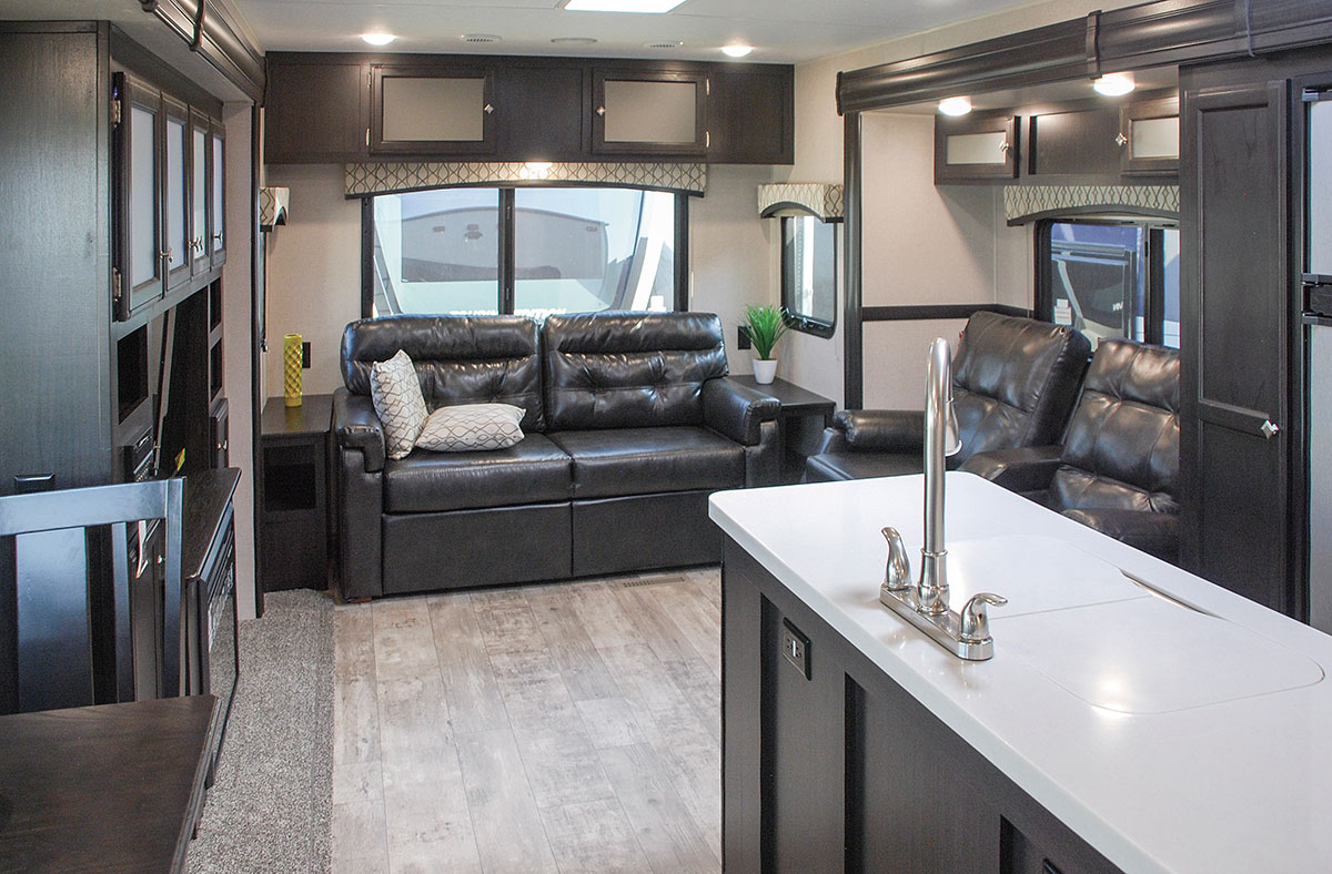 2018 SportTrek Touring STT343VIK Travel Trailer | Venture RV