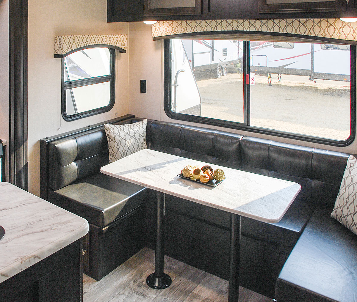 2018 SportTrek ST252VRD Travel Trailer | Venture RV