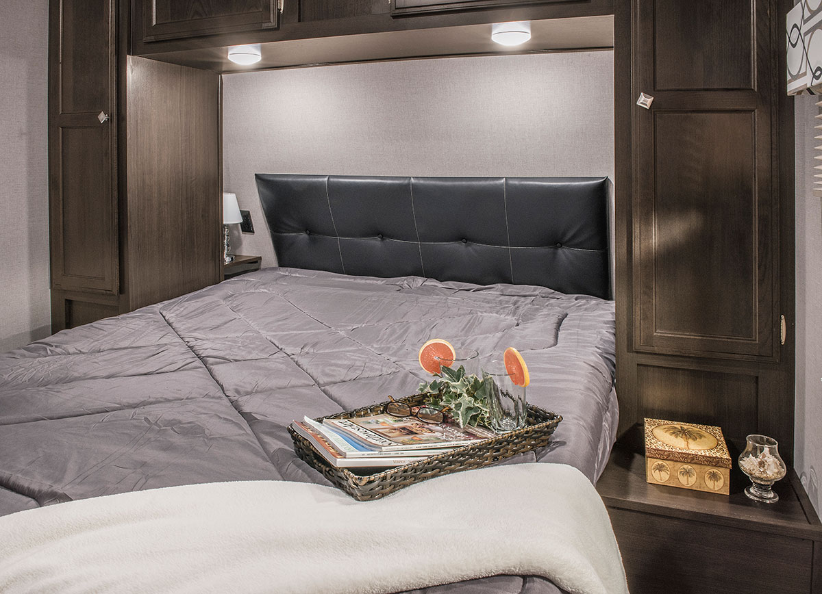 2018 SportTrek ST322VBH Travel Trailer | Venture RV