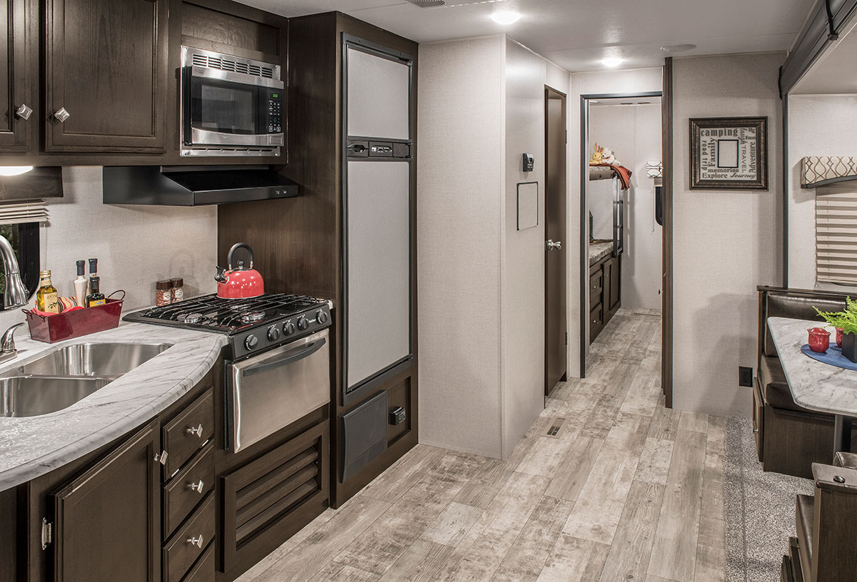 2018 SportTrek ST322VBH Travel Trailer | Venture RV