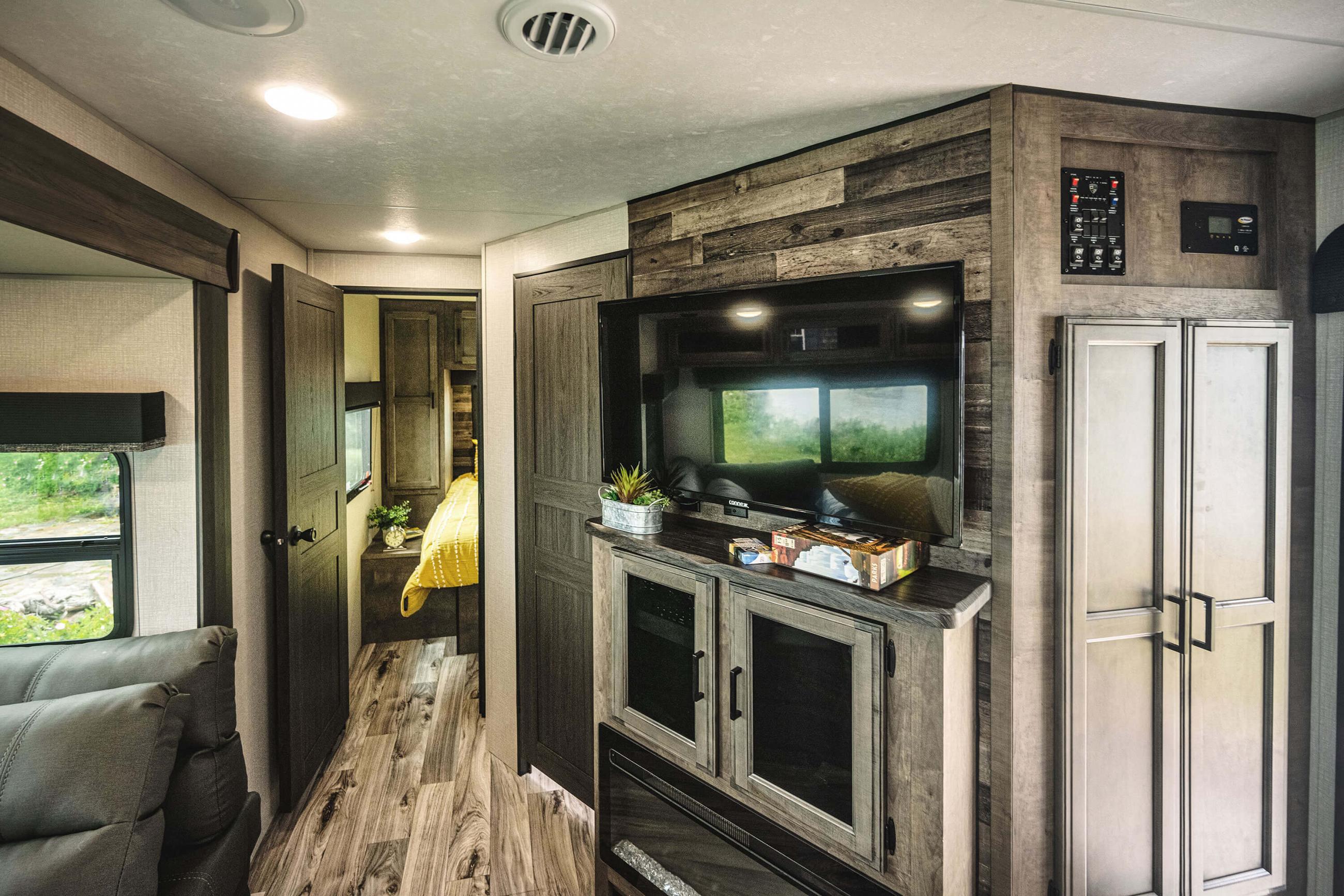 2022 SportTrek ST333VIK Travel Trailer | Venture RV