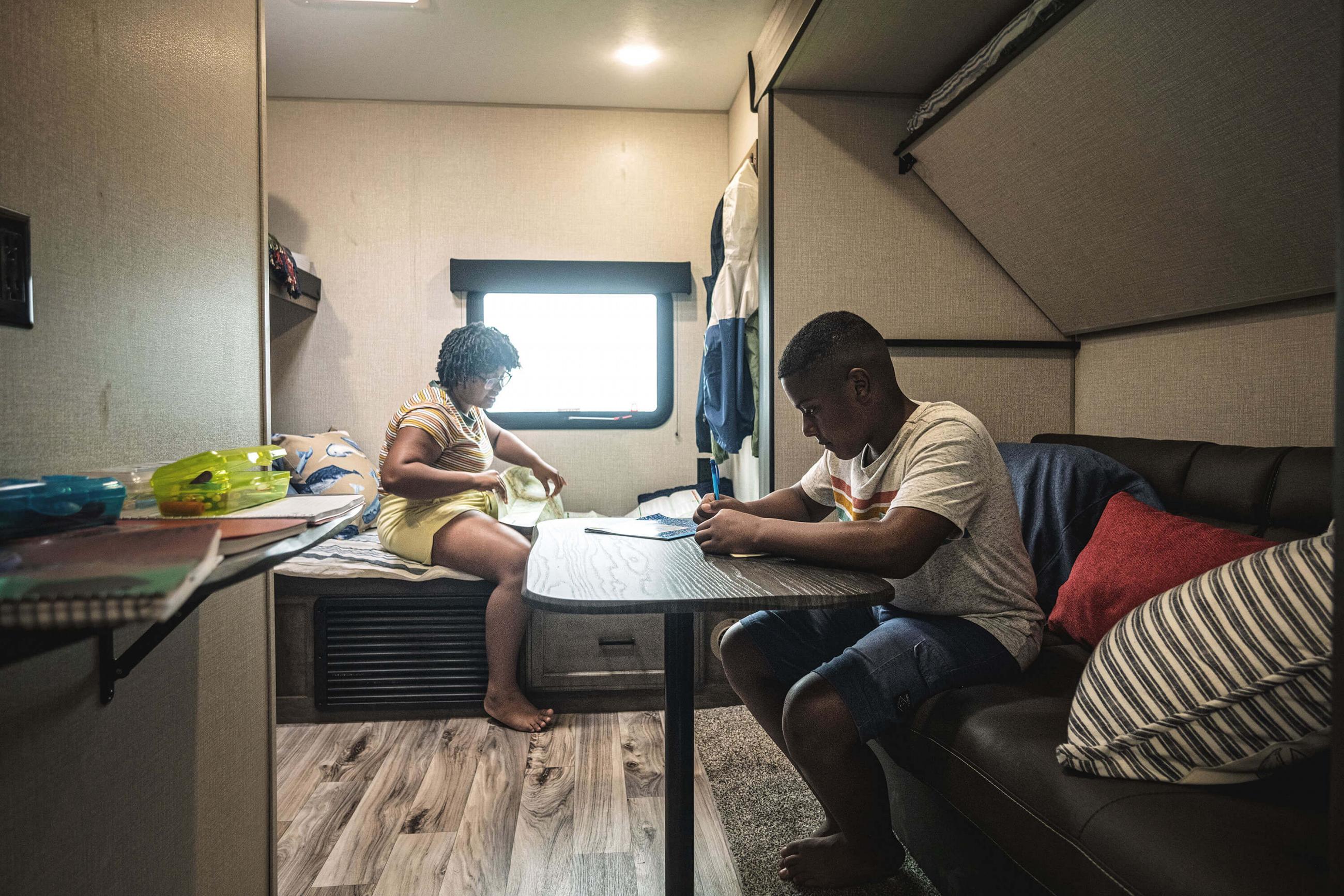 2022 SportTrek ST333VIK Travel Trailer | Venture RV