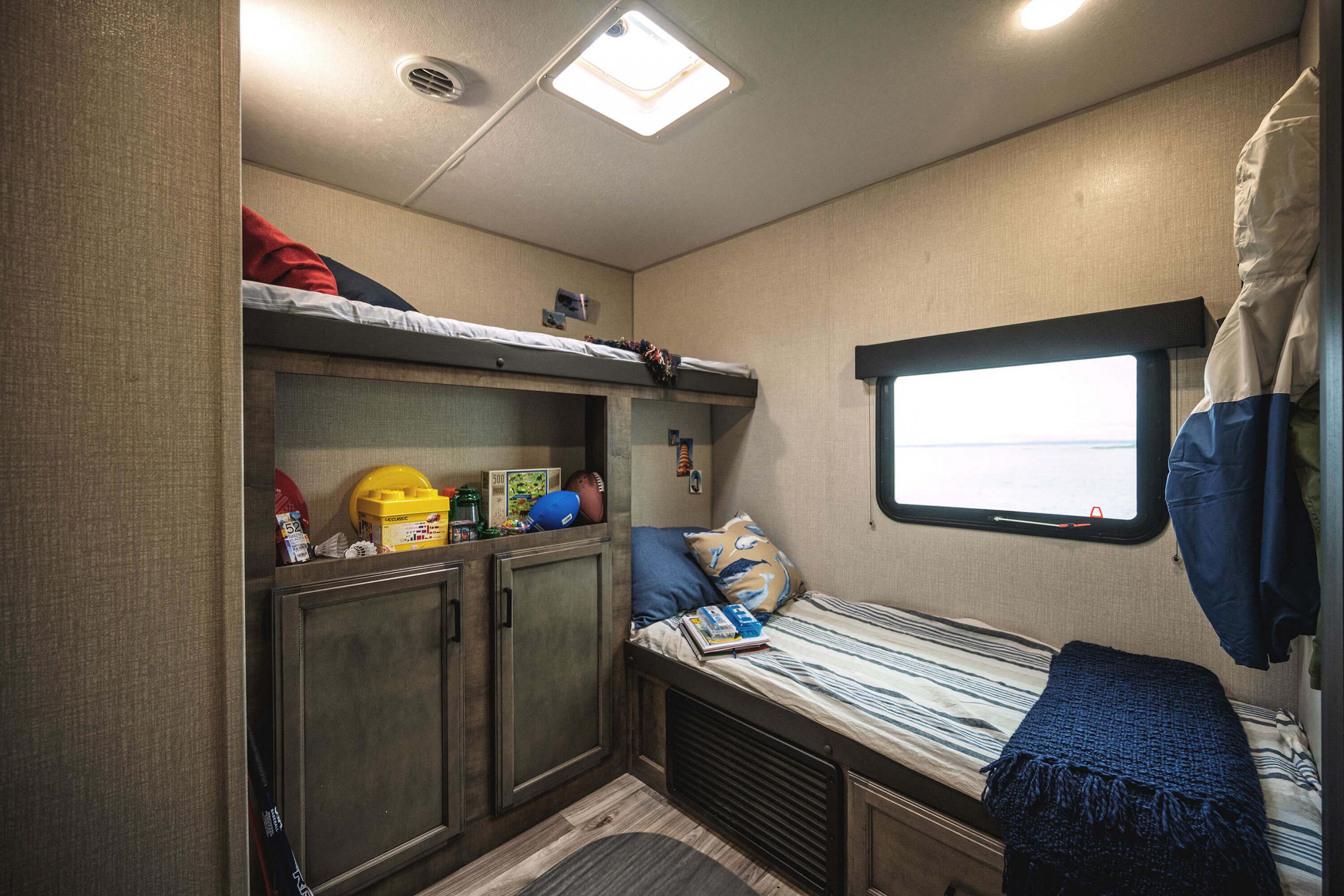 2022 SportTrek ST333VIK Travel Trailer | Venture RV