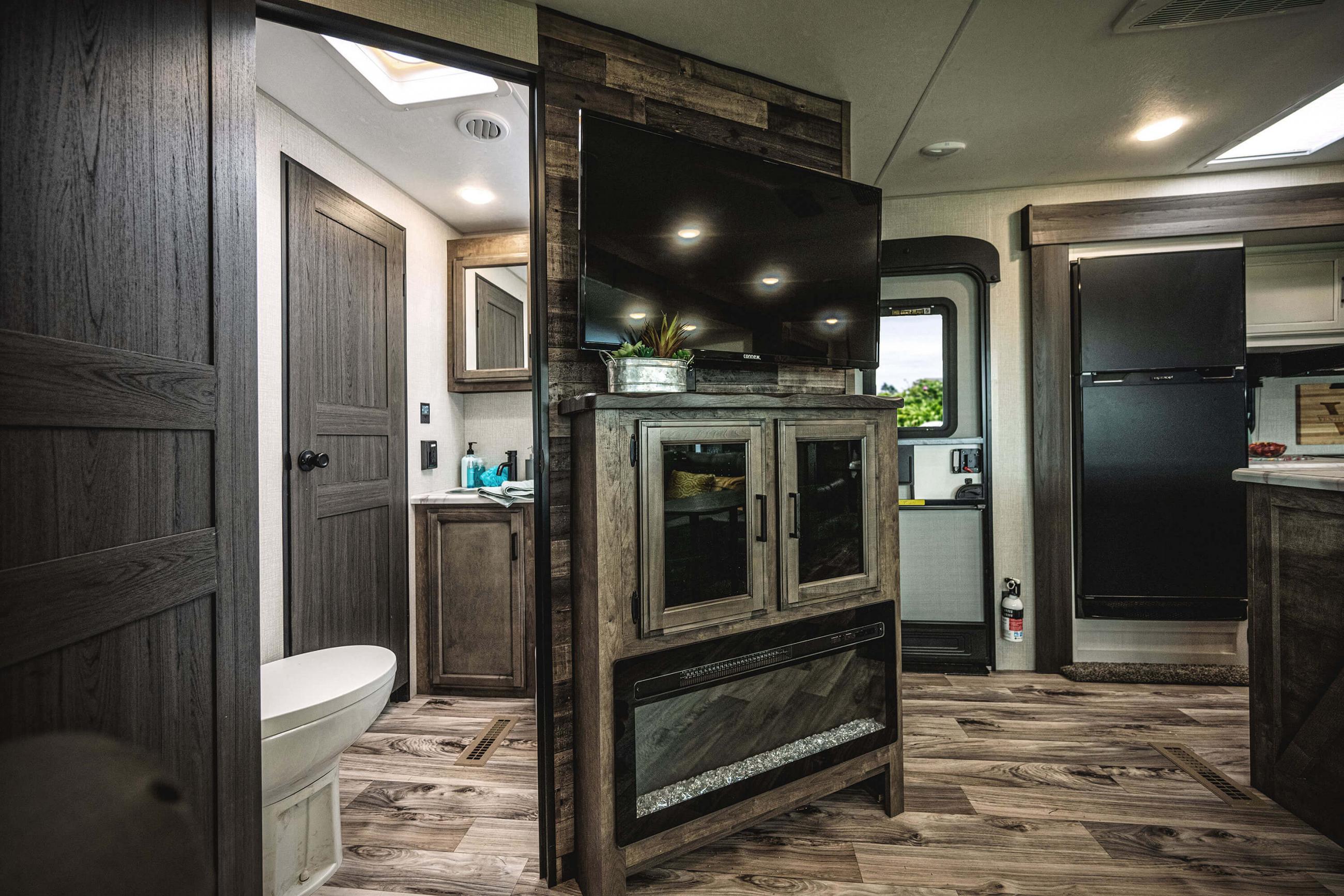 2023 SportTrek ST333VIK Travel Trailer | Venture RV