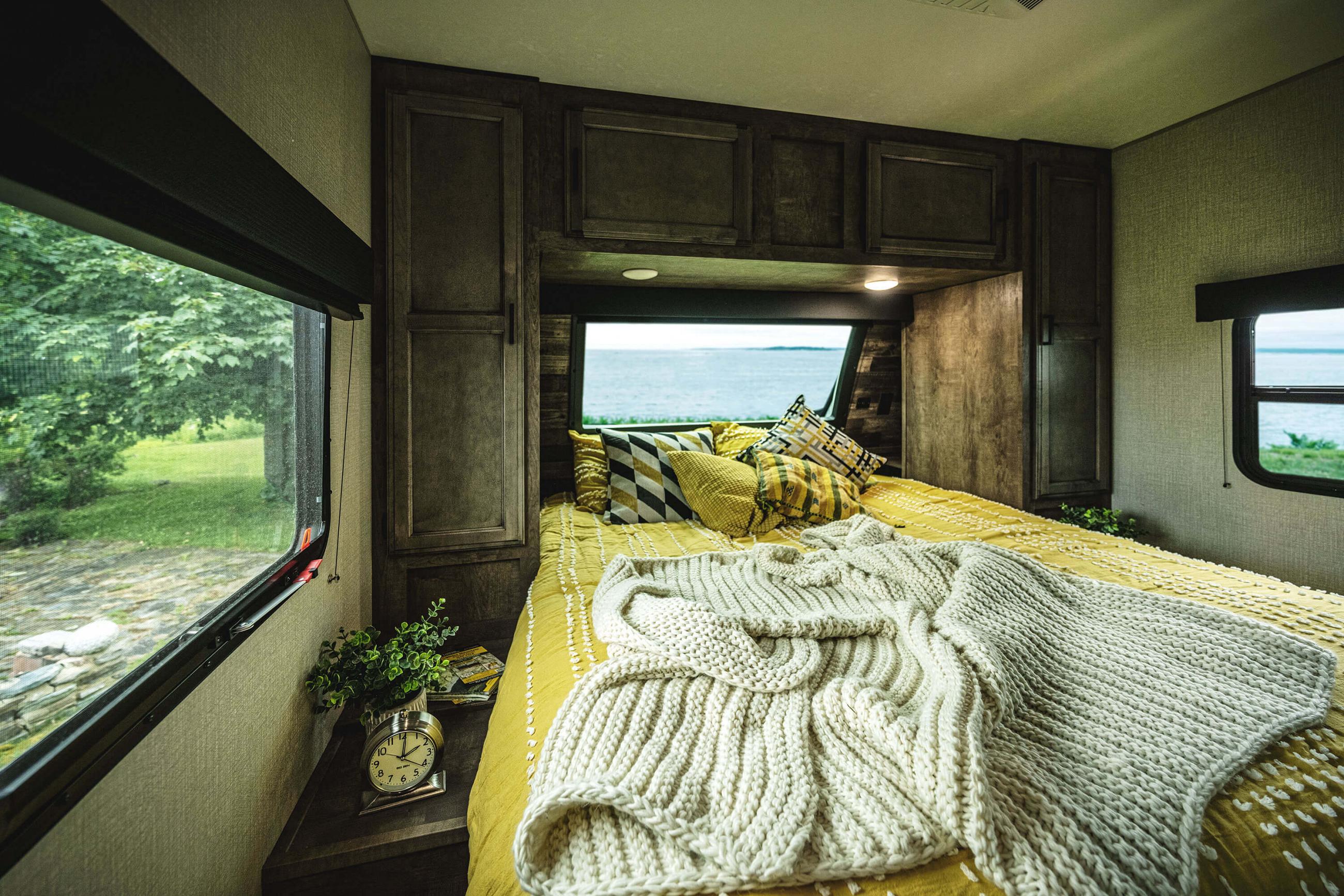 2023 SportTrek ST333VIK Travel Trailer | Venture RV