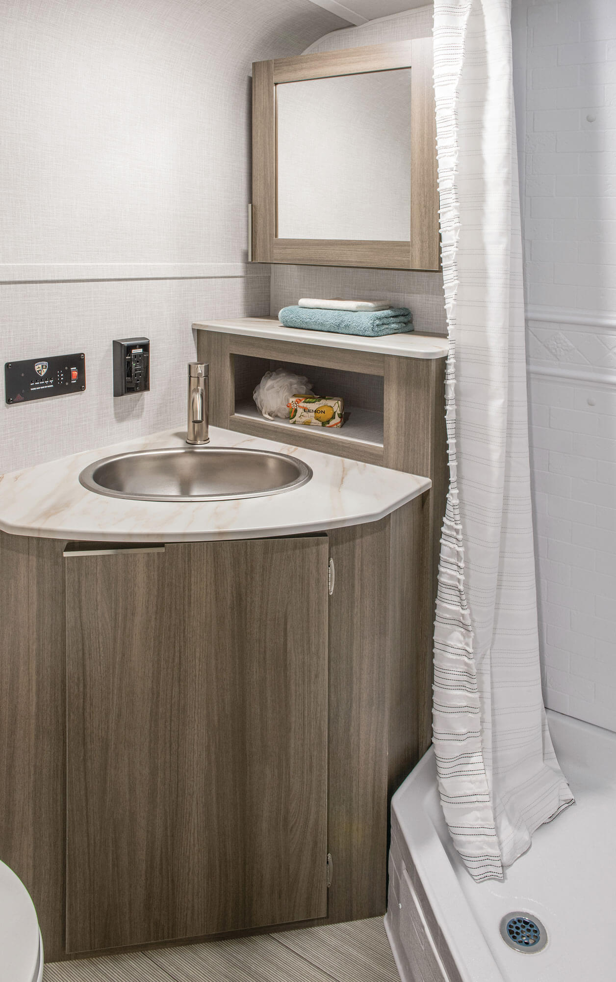 Sonic Lite SL160VFB Travel Trailer | Venture RV