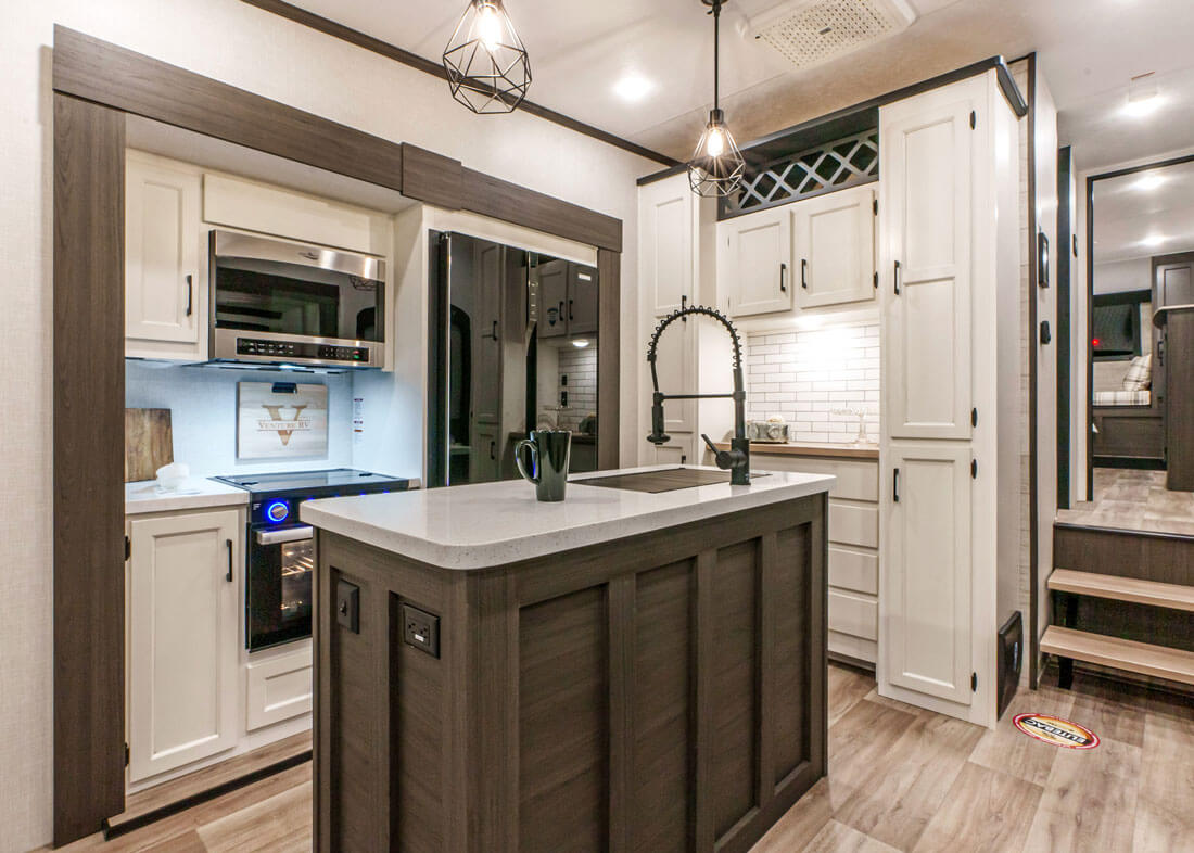 SportTrek Touring Edition Luxury Fifth Wheels | Venture RV