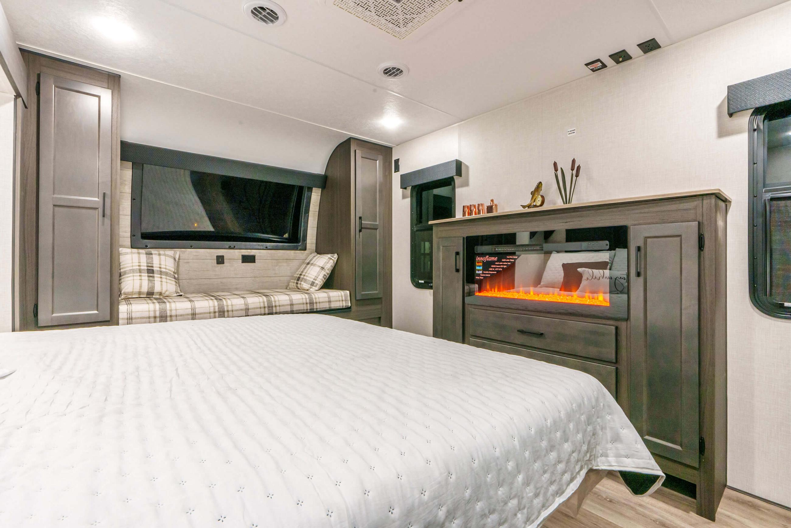 SportTrek Touring STTF353VIK Fifth Wheel | Venture RV