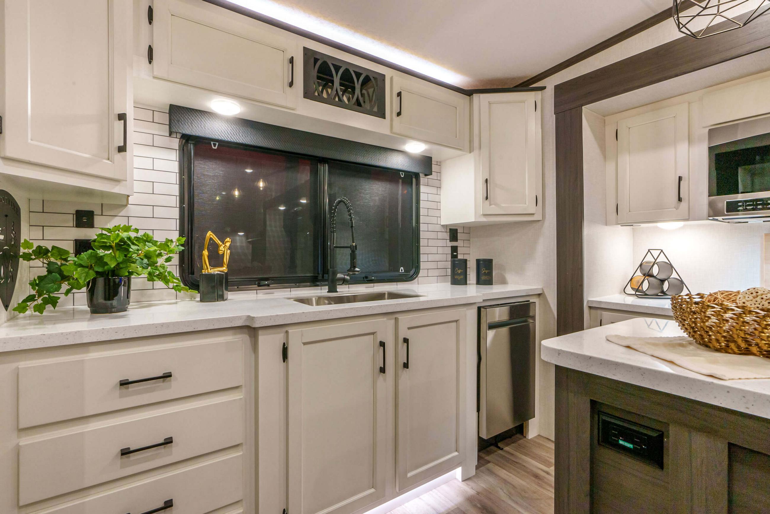 SportTrek Touring STTF353VRK Fifth Wheel | Venture RV