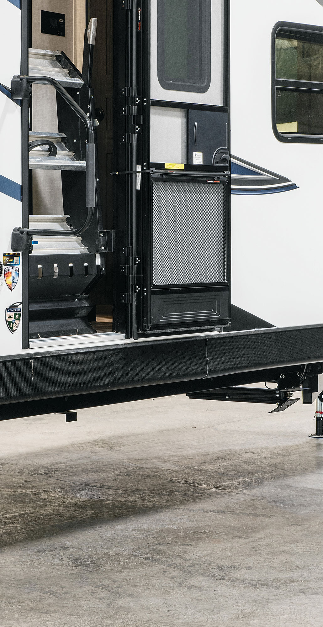 SportTrek ST327VIK Travel Trailer | Venture RV