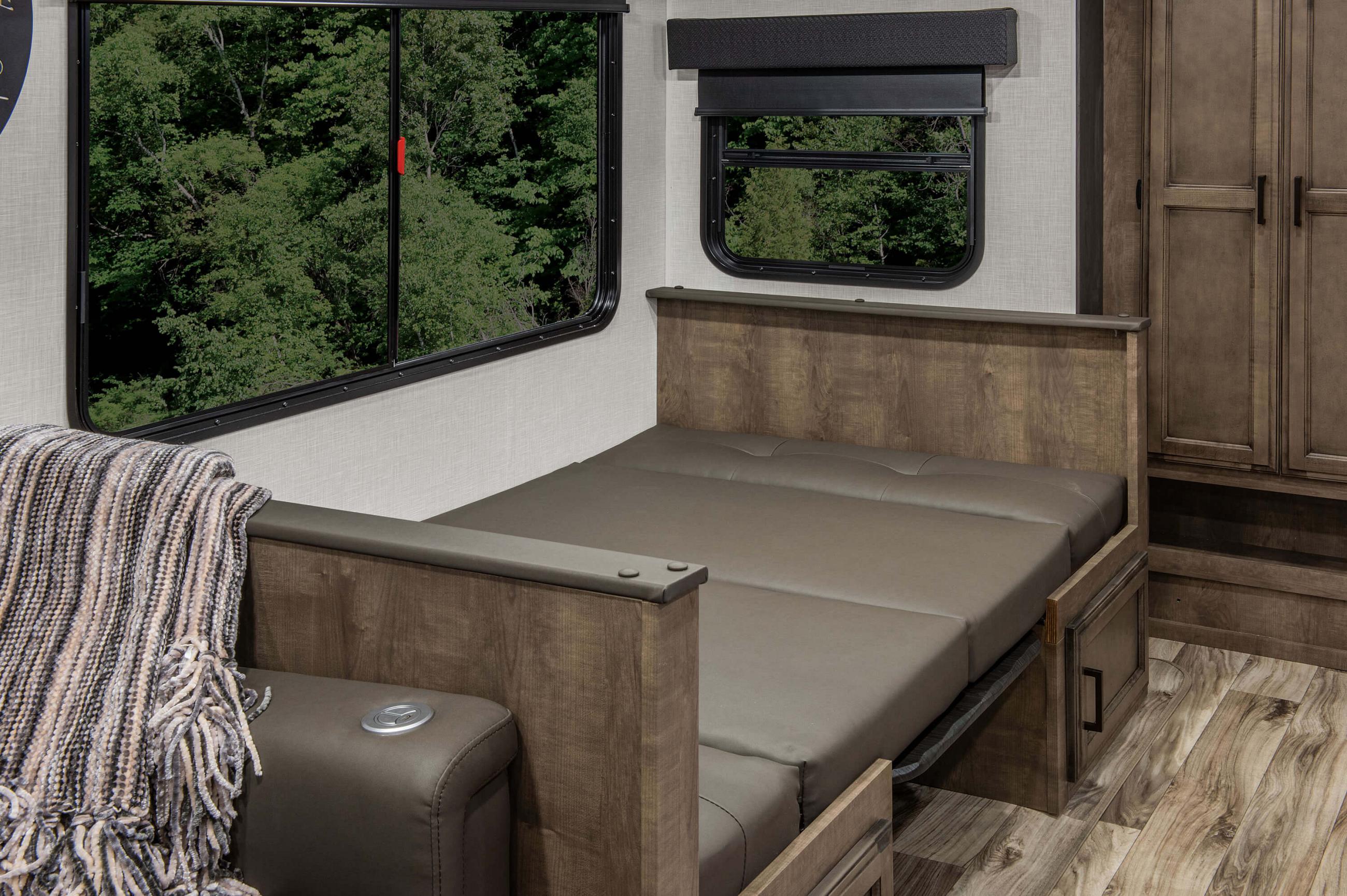 Stratus SR291VQB Travel Trailer | Venture RV