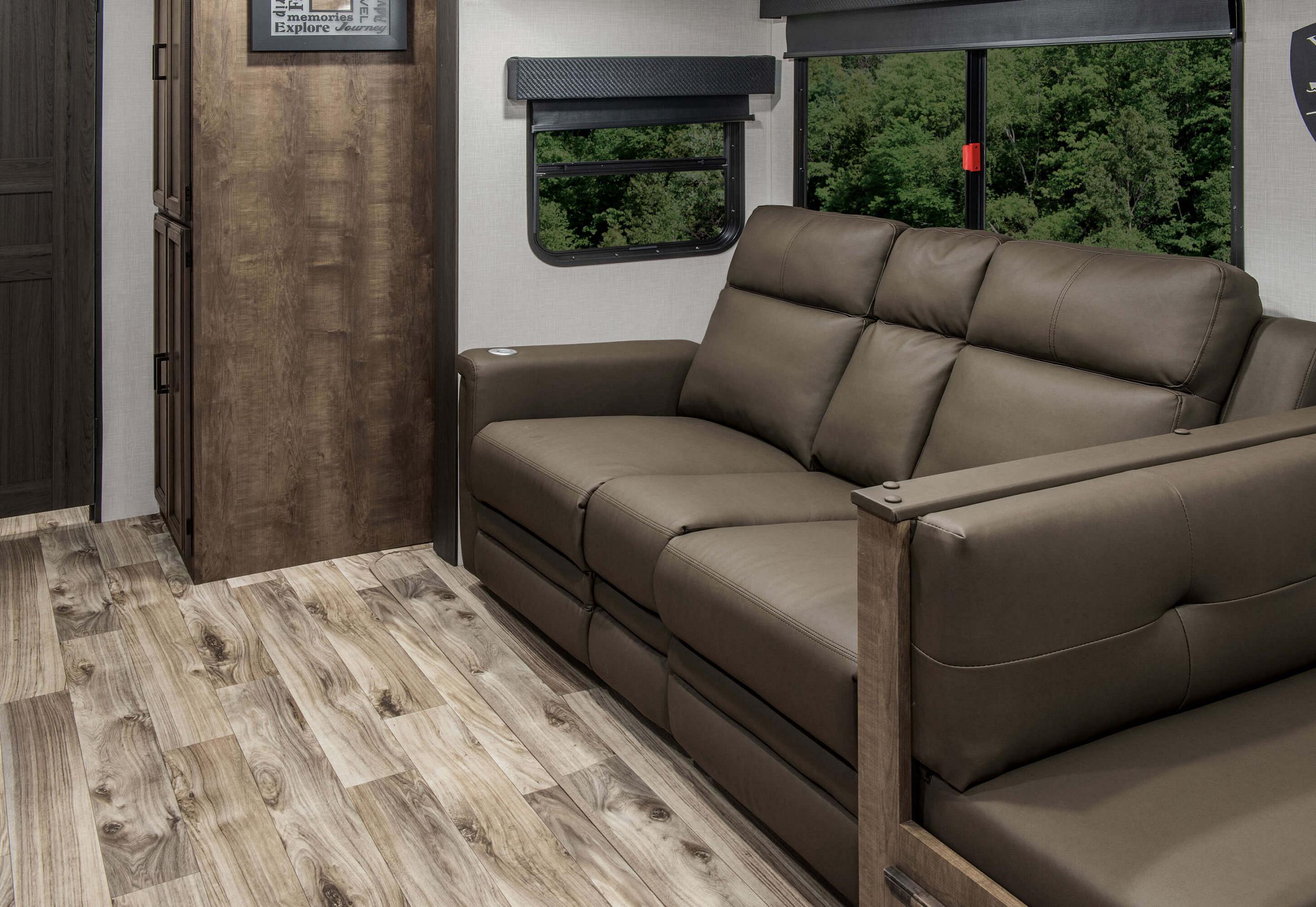 Stratus SR291VQB Travel Trailer | Venture RV